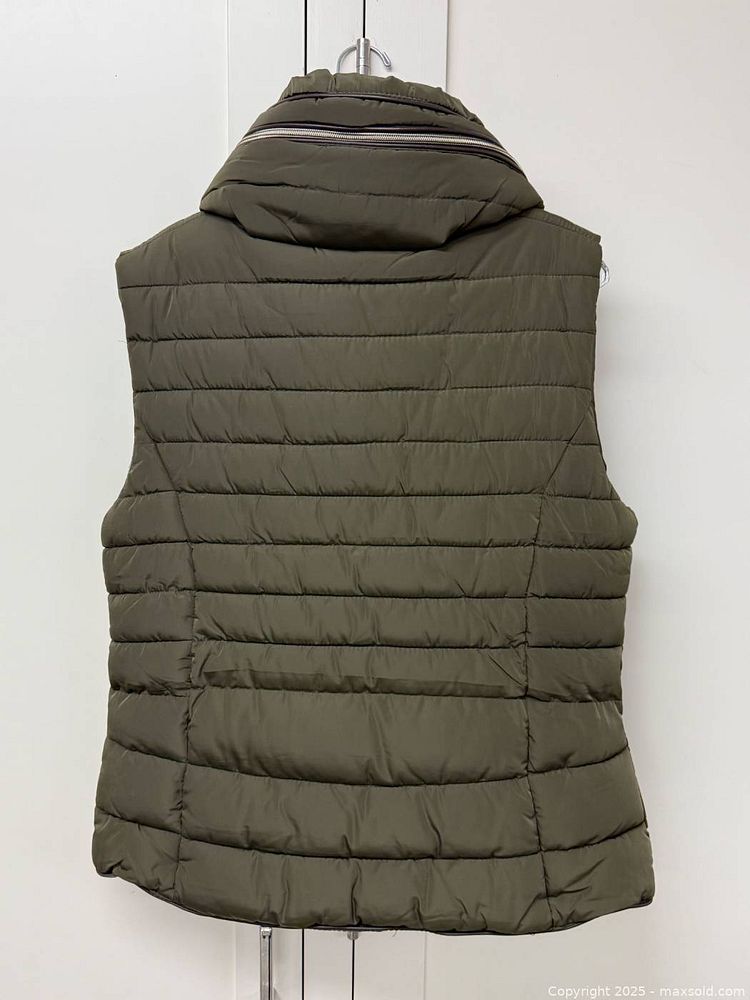 YMI women’s green insulated hooded vest L | Maxsold