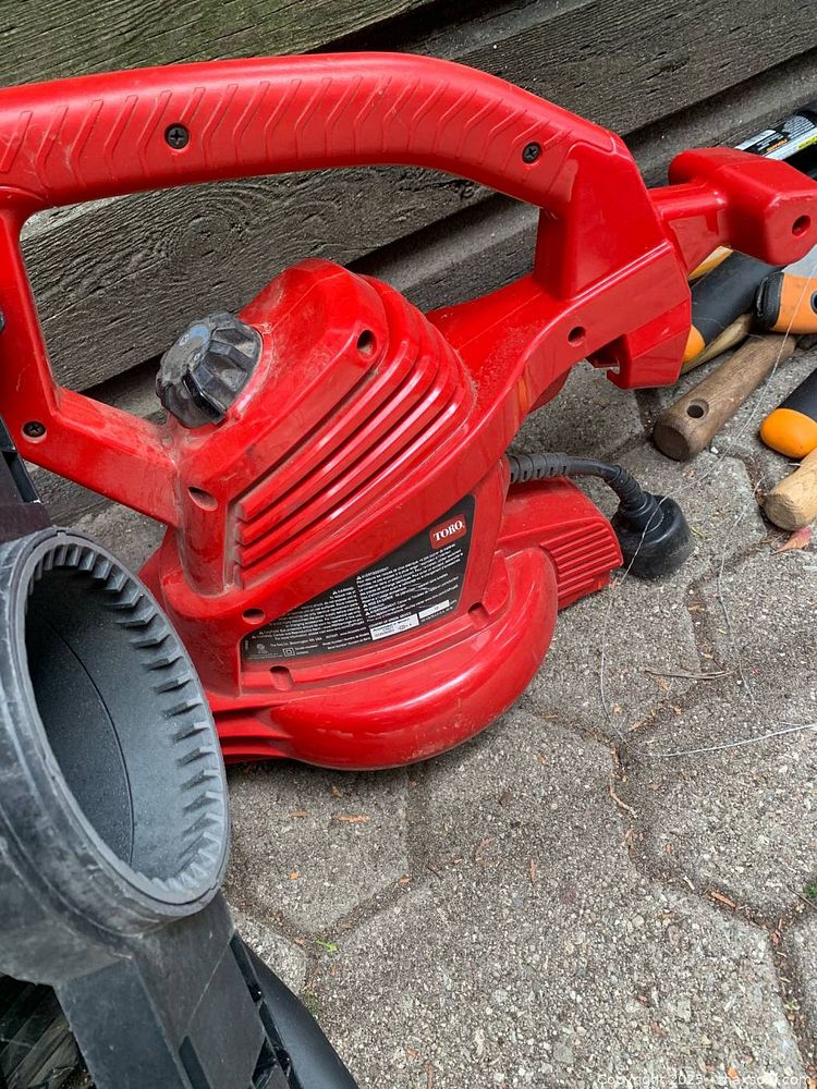 Fiskars garden cutters and Toro blower | Maxsold