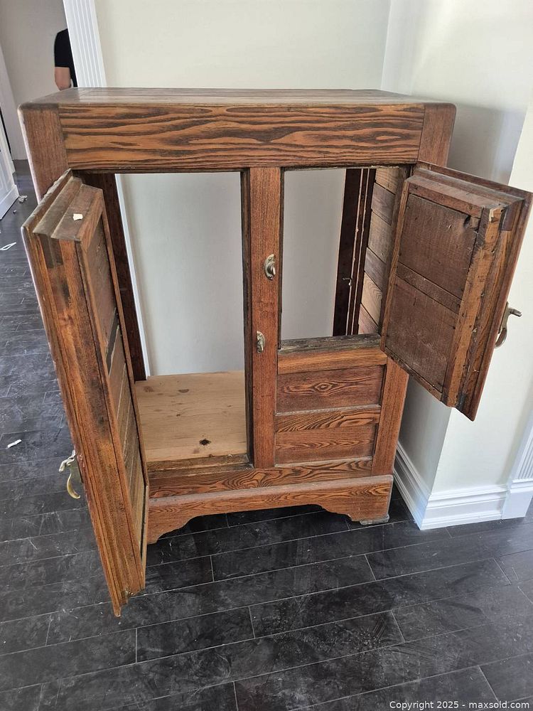 Antique wood icebox | Maxsold