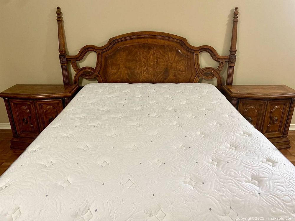 Pair of vintage solid wood nightstands | Maxsold