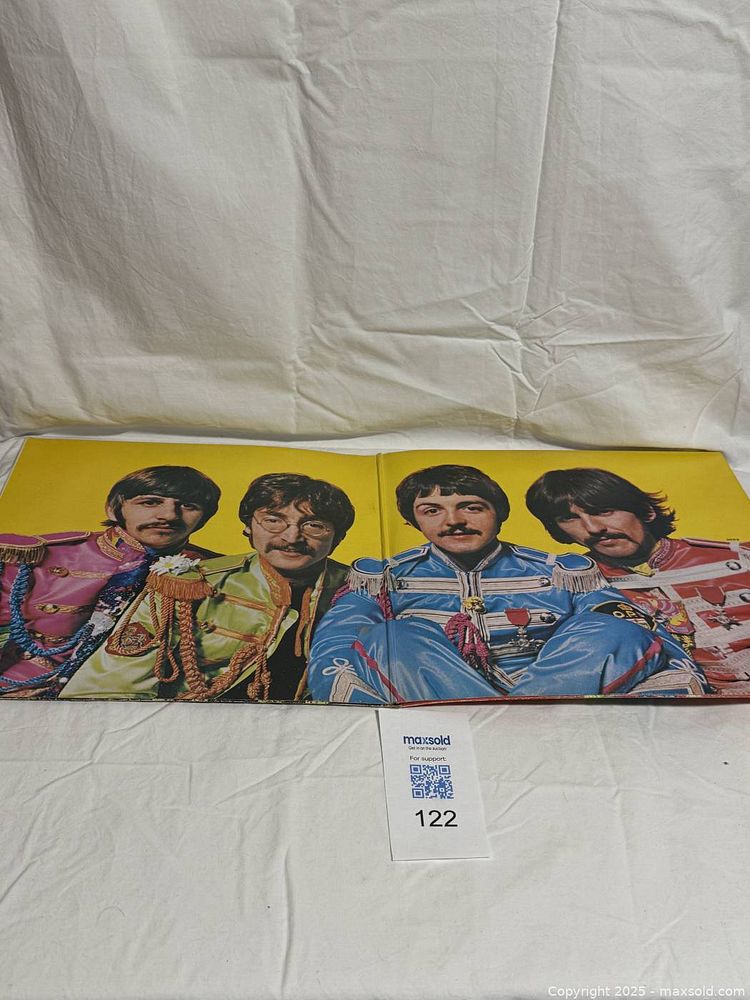 The Beatles Sgt. Pepper's Lonely Hearts Club Band vinyl LP | Maxsold