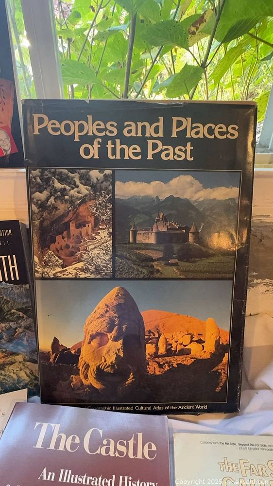 Smithsonian and illustrated history books | Maxsold