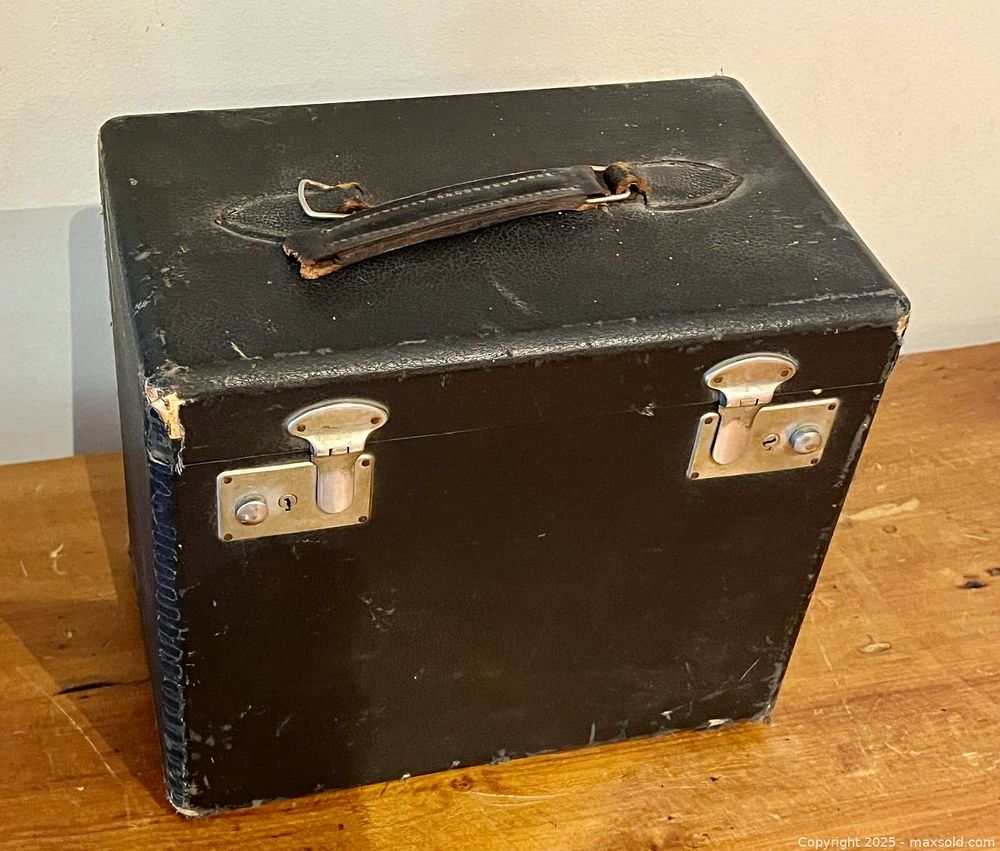 Singer Featherweight 221 sewing machine with case | Maxsold