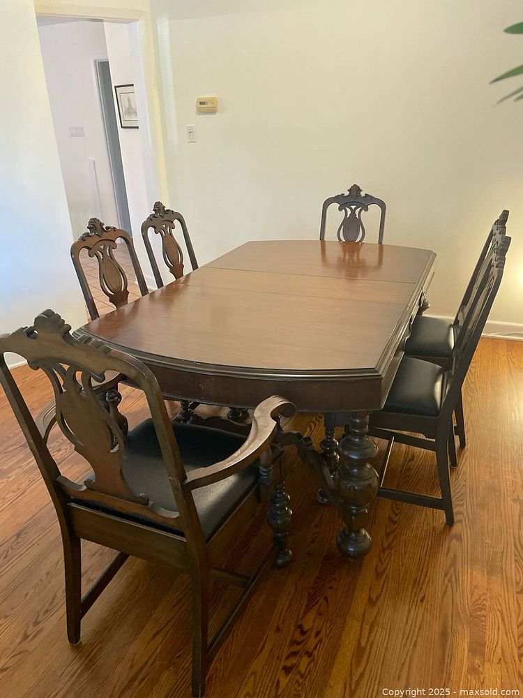 7-piece rectangular extension dining set | Maxsold