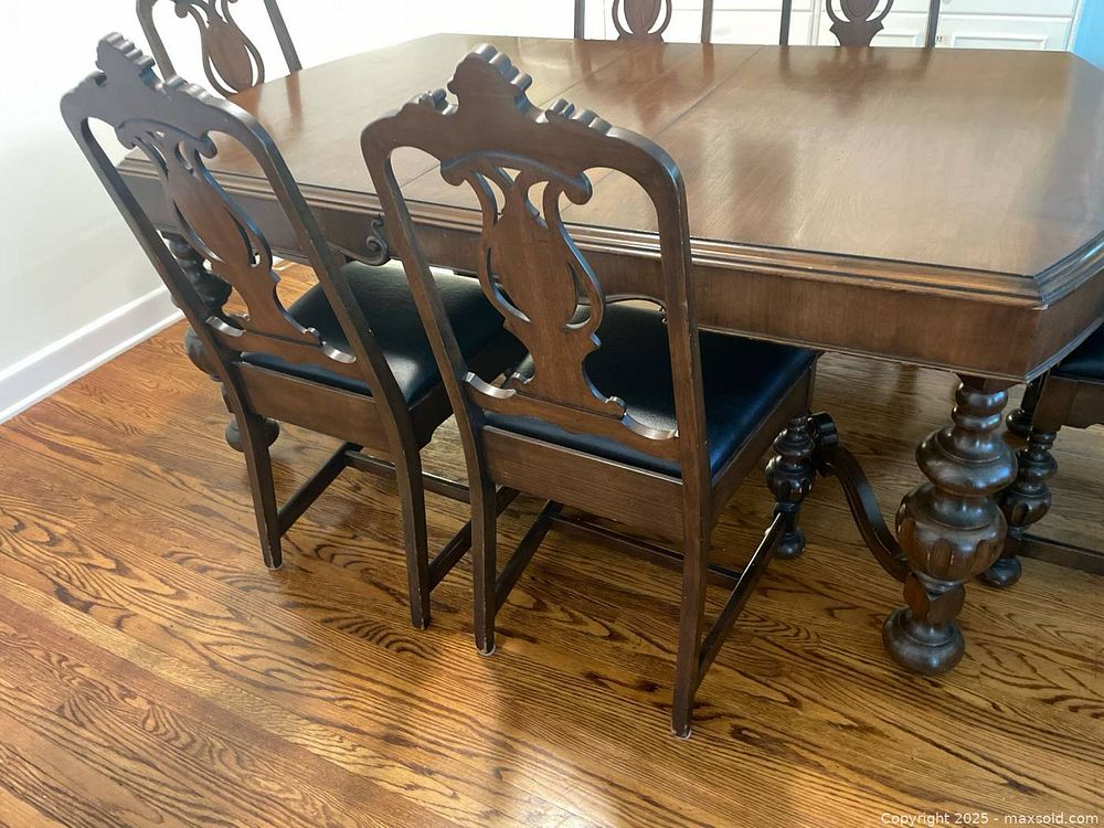 7-piece rectangular extension dining set | Maxsold