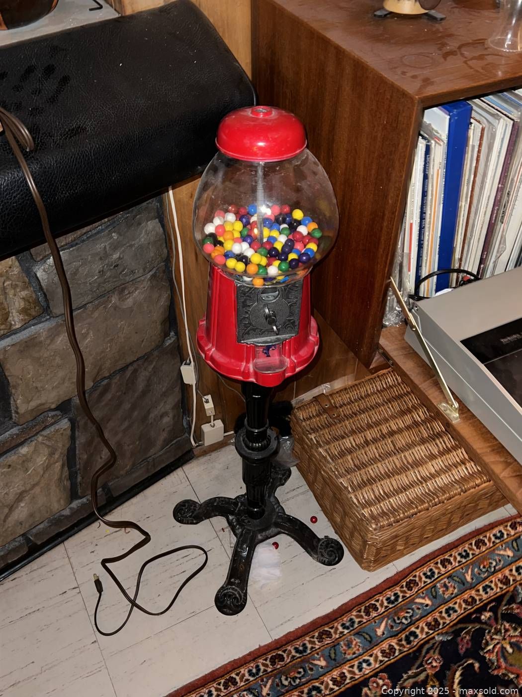 Vintage Standing Gumball Machine | Toronto (Ontario, Canada) SELLER ...