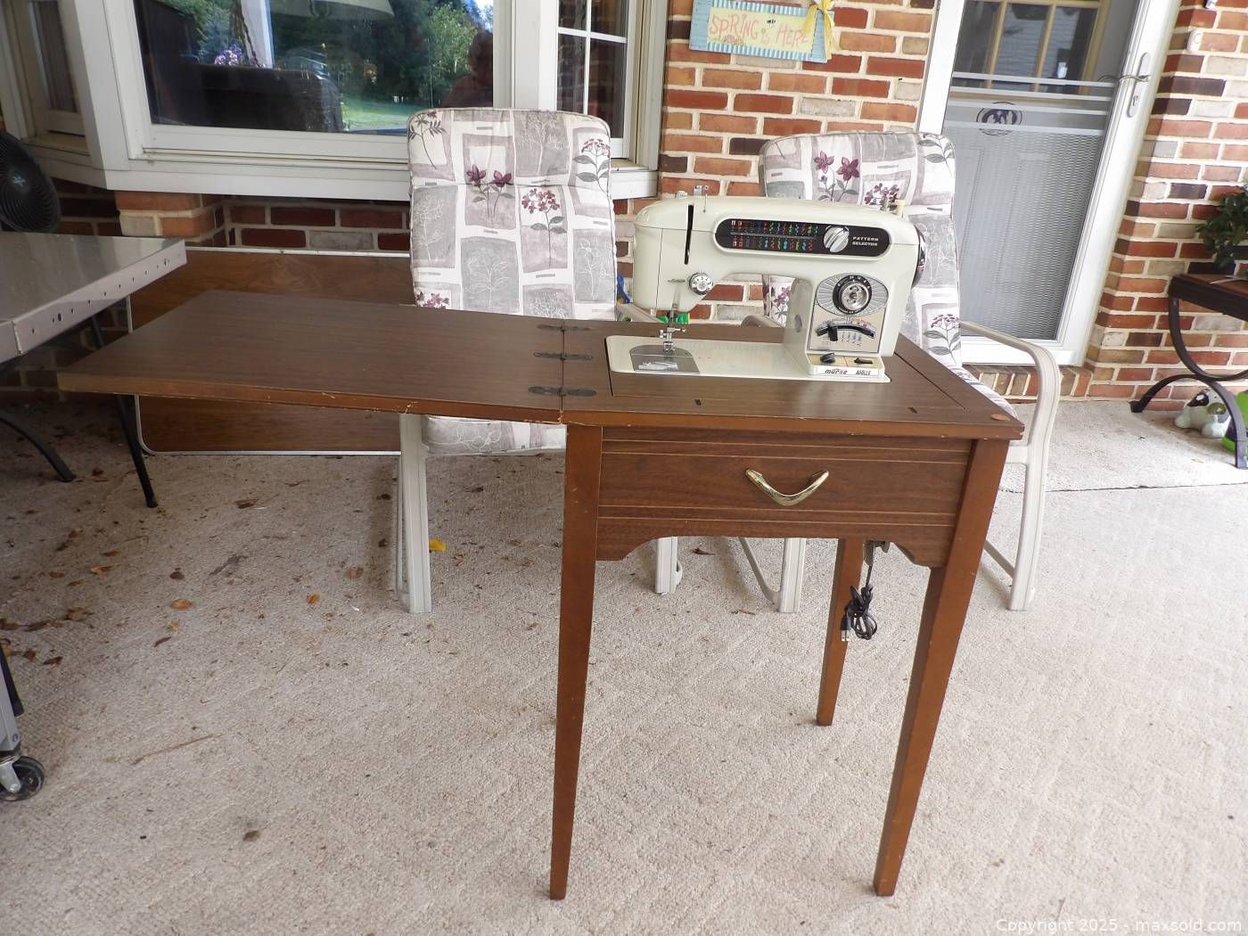 Sewing Machine with fold over cabinet | Atglen (Pennsylvania, USA ...
