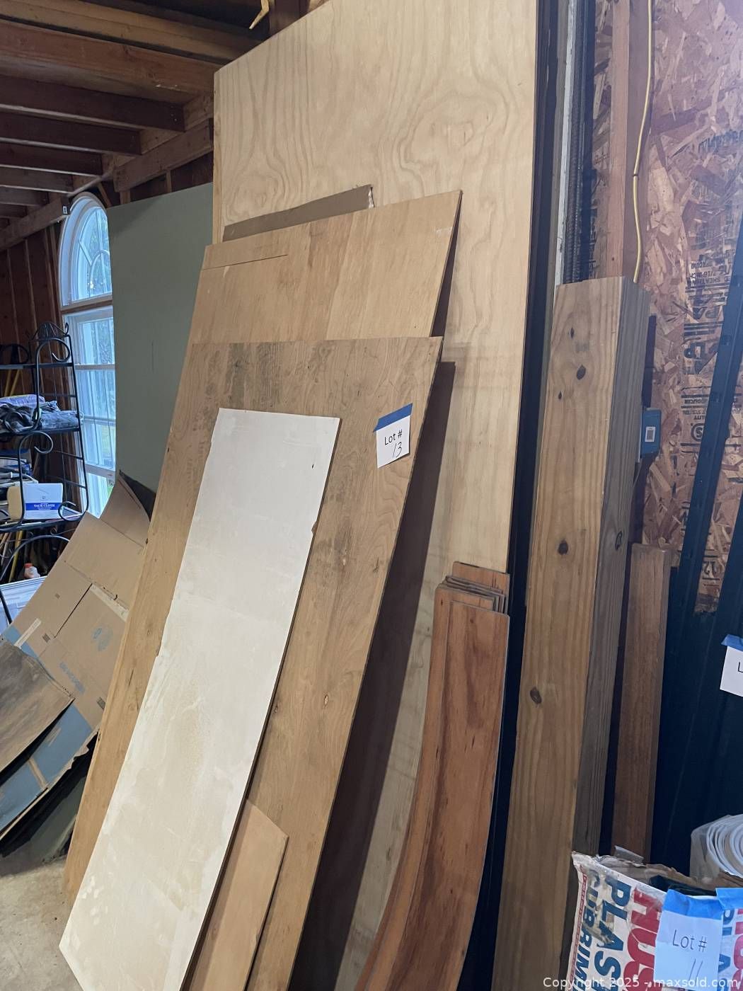 Mixed plywood, luan, drywall and boards | Maxsold