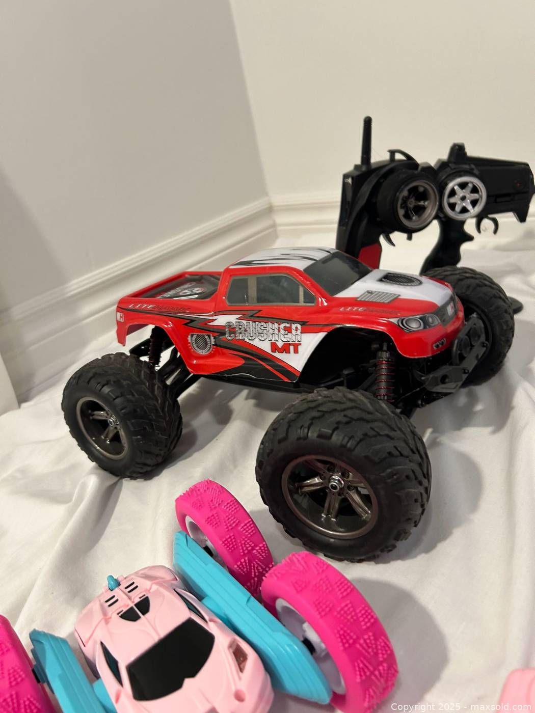 Lot of 3 RC cars with 3 controllers | Maxsold