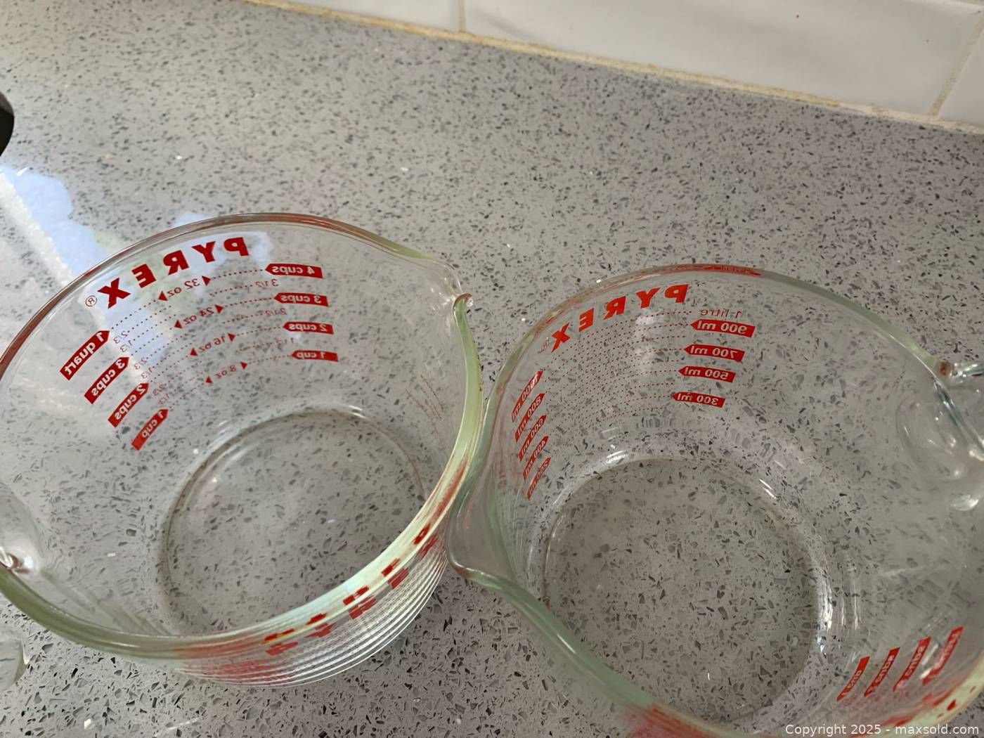 Pyrex 4-Cup/1L Glass Measuring Cups Set (2) with Red Markings ...