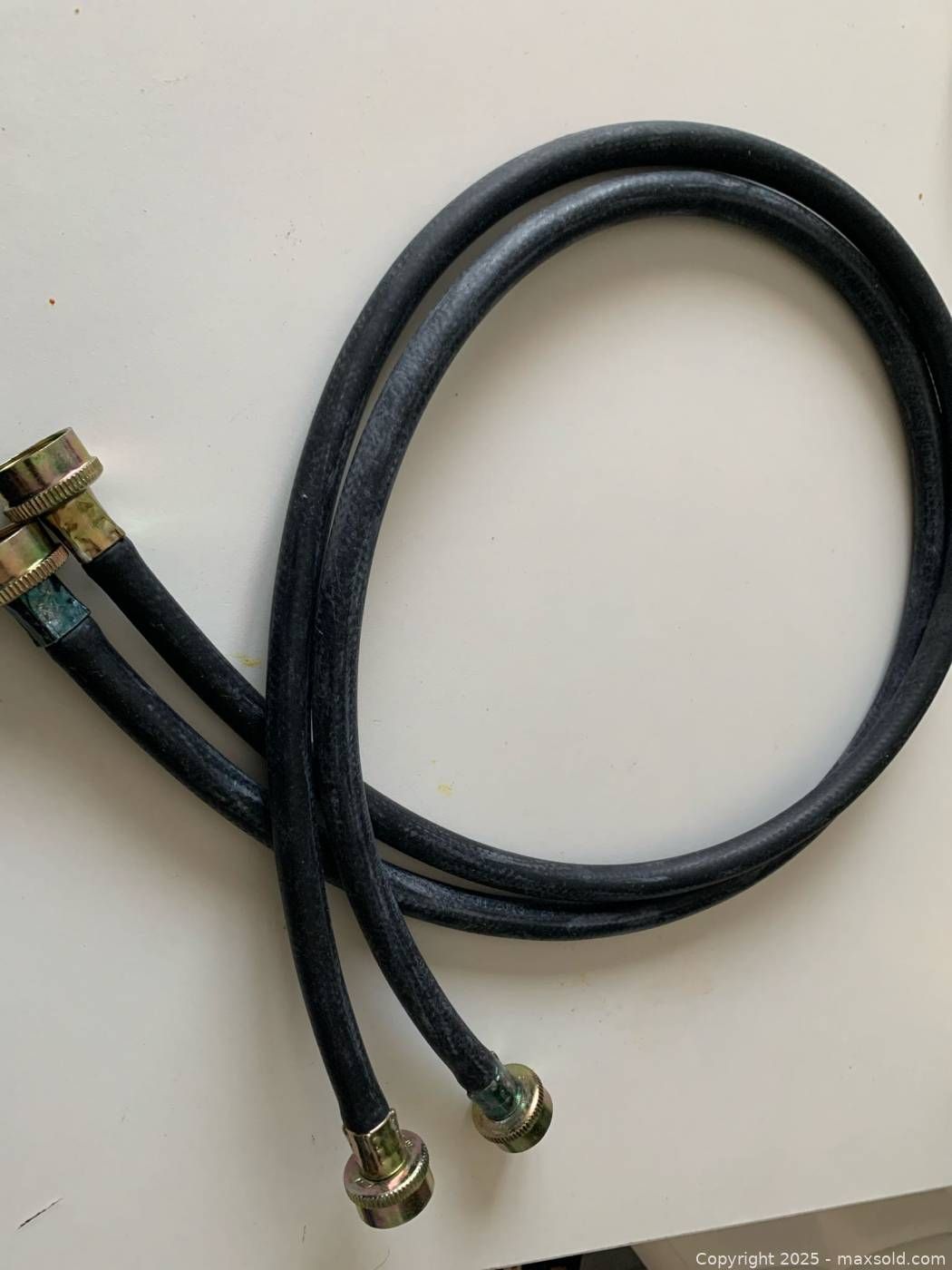 Pair of 4-ft washing machine water supply hoses | Maxsold