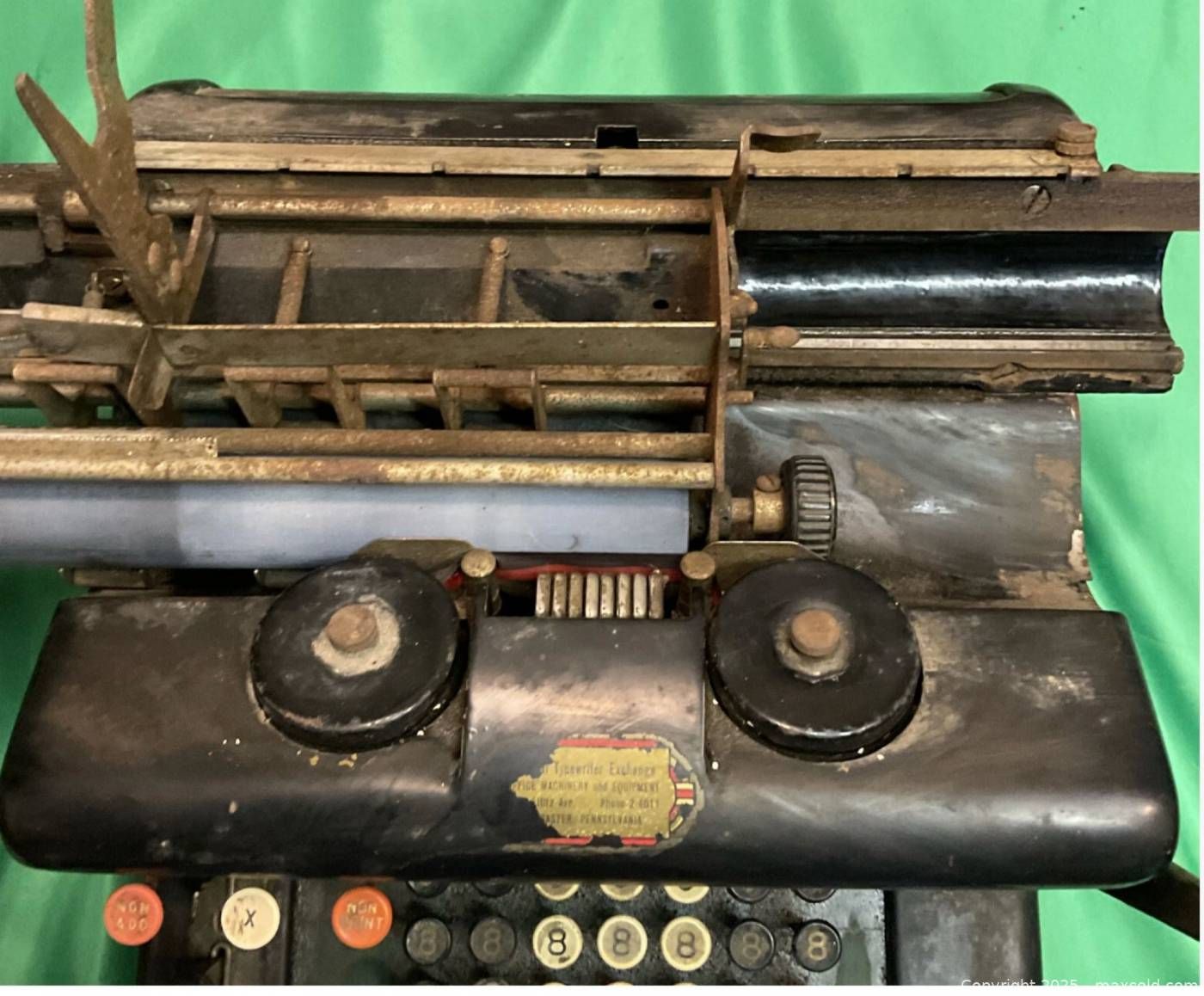 Vintage Burroughs hand-crank adding machine | Maxsold