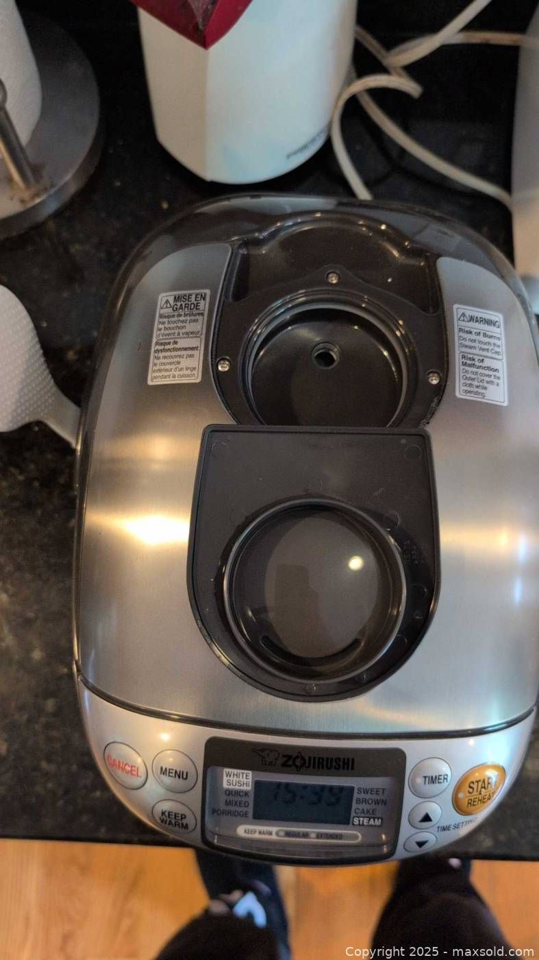 Zojirushi Micom Rice Cooker NS-TSC10 5.5-Cup | Maxsold