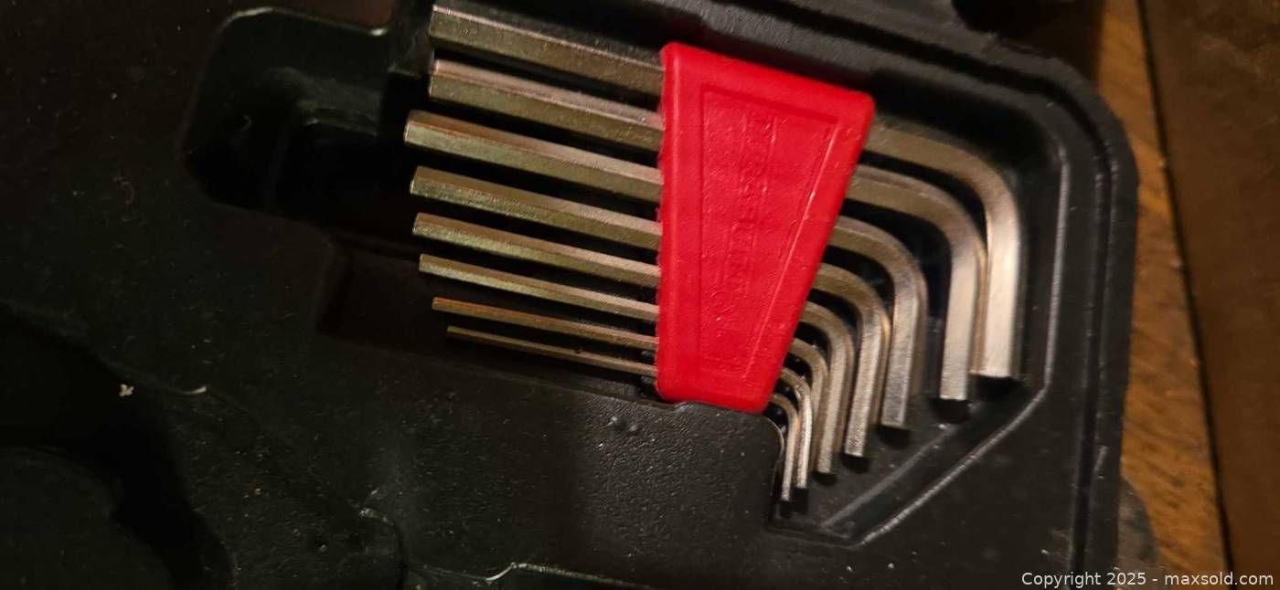 Starter tool kit and five rackets | Maxsold