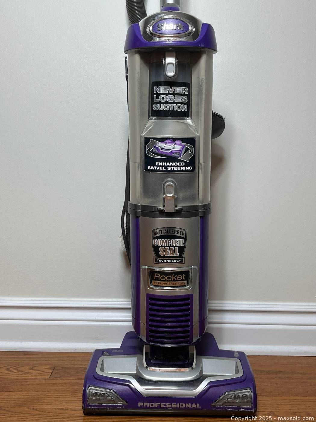 Shark Rocket vacuum cleaner | Maxsold