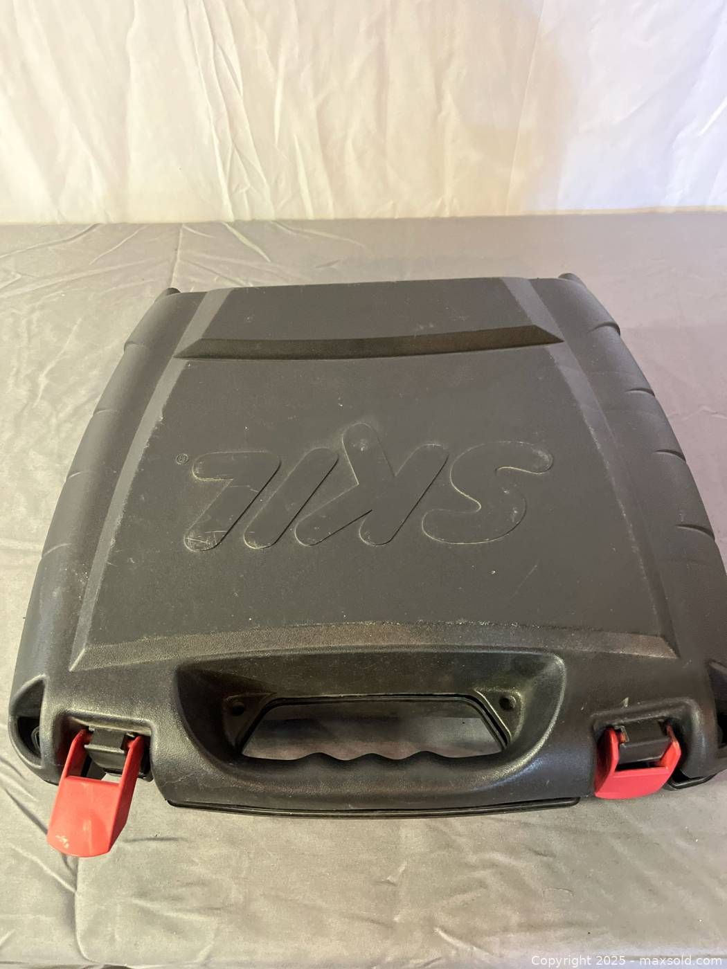 Skil XDrive 12V cordless drill set with charger and 2 batteries | Maxsold