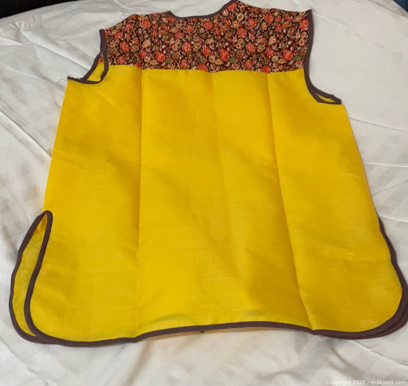 Vintage snap-front apron smock medium | Maxsold