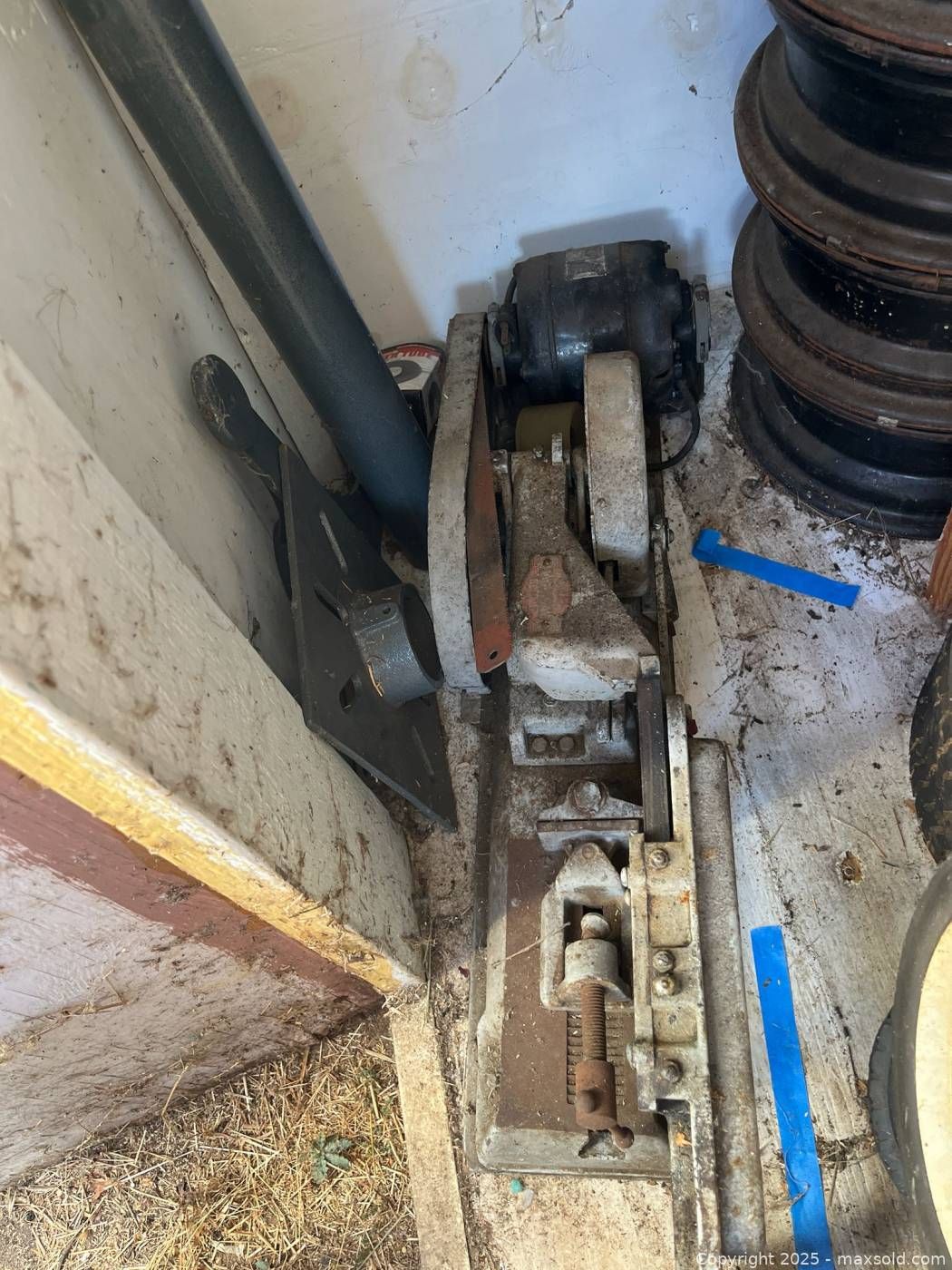 SuperiorBilt 13" Manual Tile Cutter And Grinder/Sharpener | Maxsold