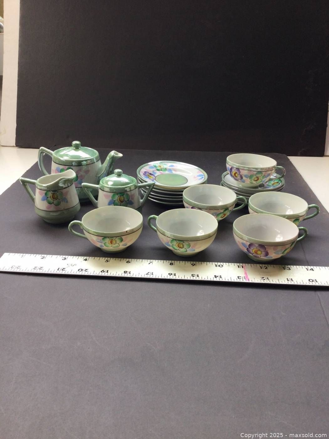 Japanese iridescent green floral lusterware 23-piece tea set | Maxsold