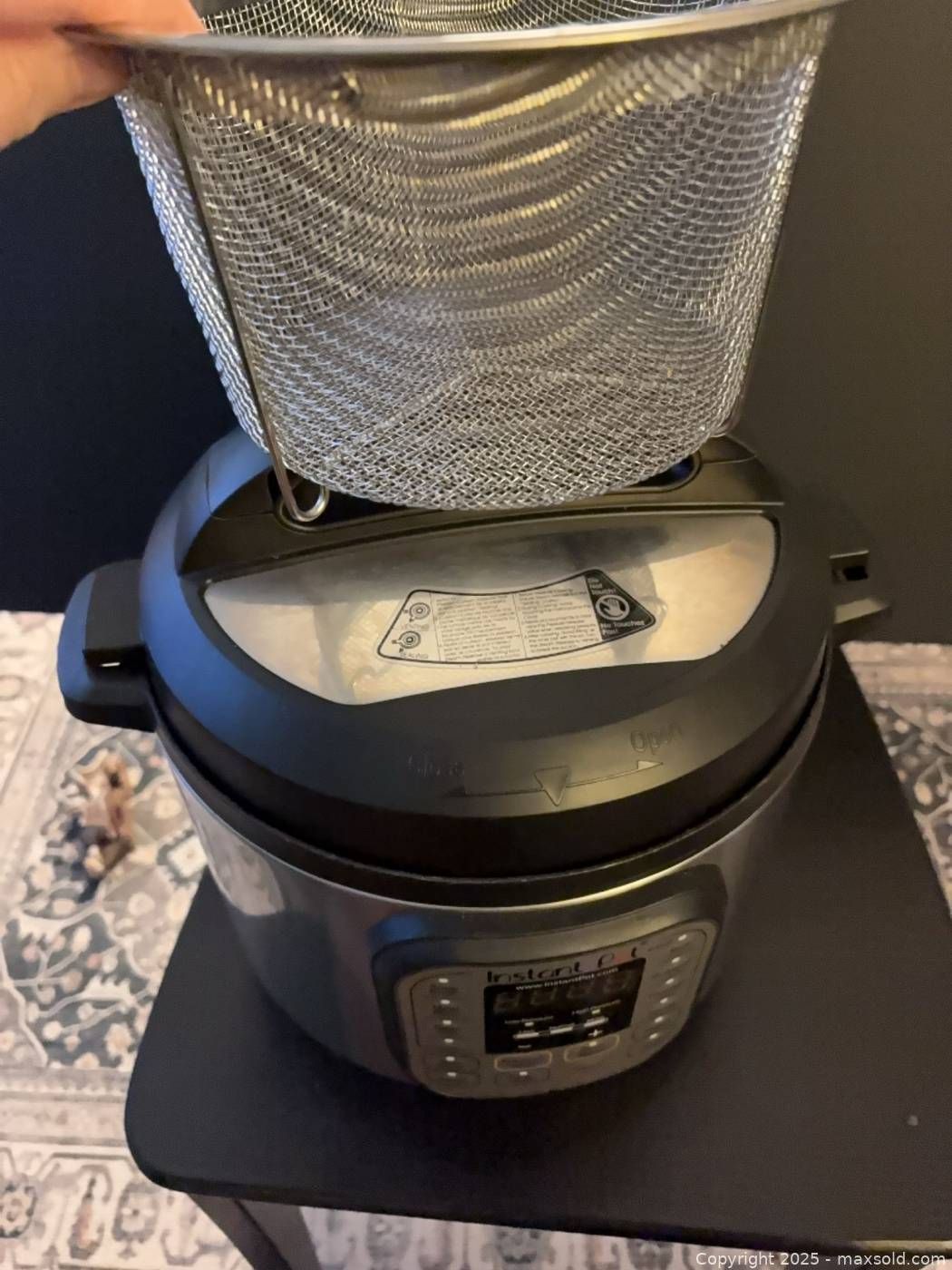 Instant Pot IP-DUO electric multi-cooker | Maxsold