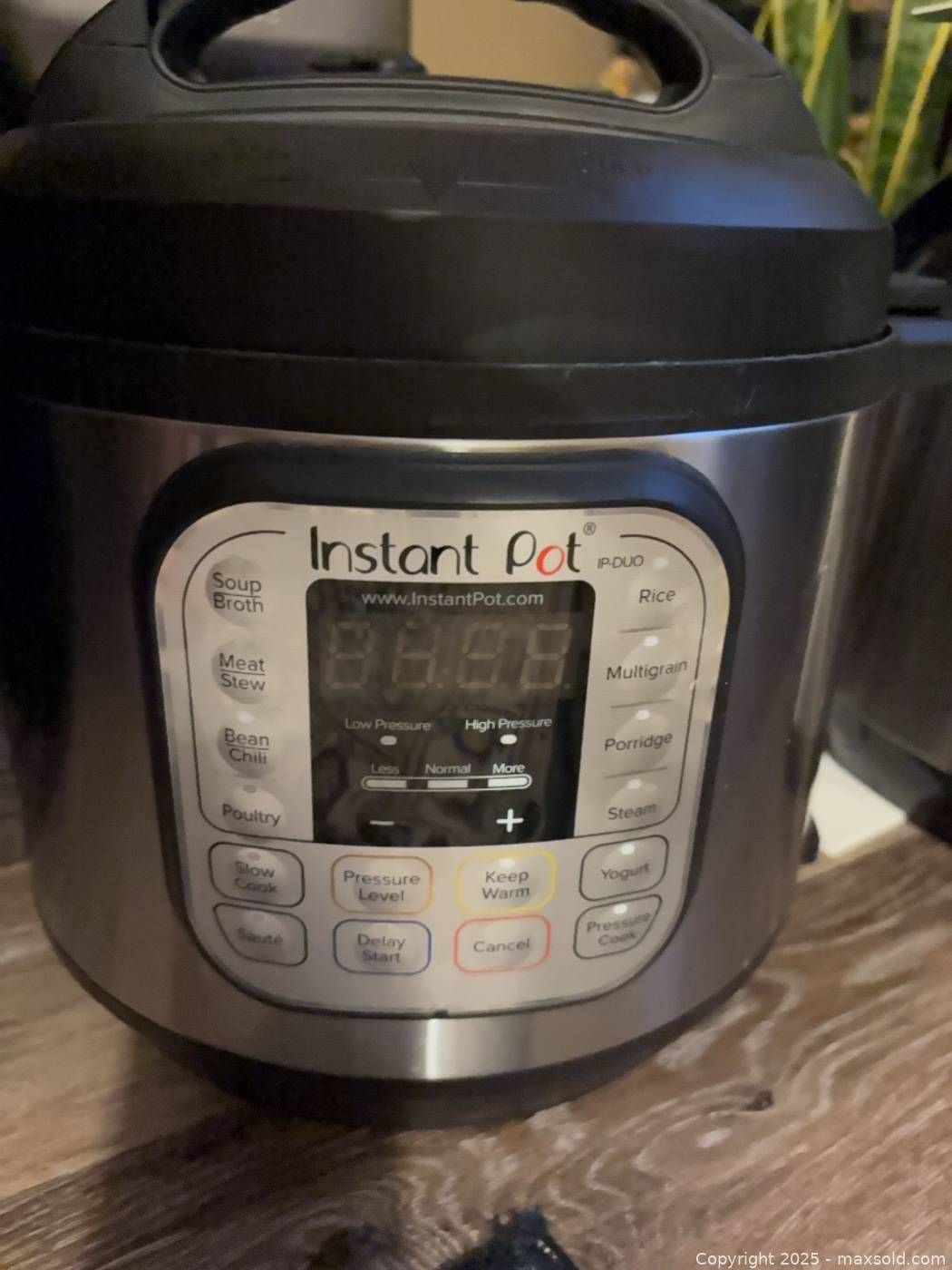 Instant Pot IP-DUO electric multi-cooker | Maxsold