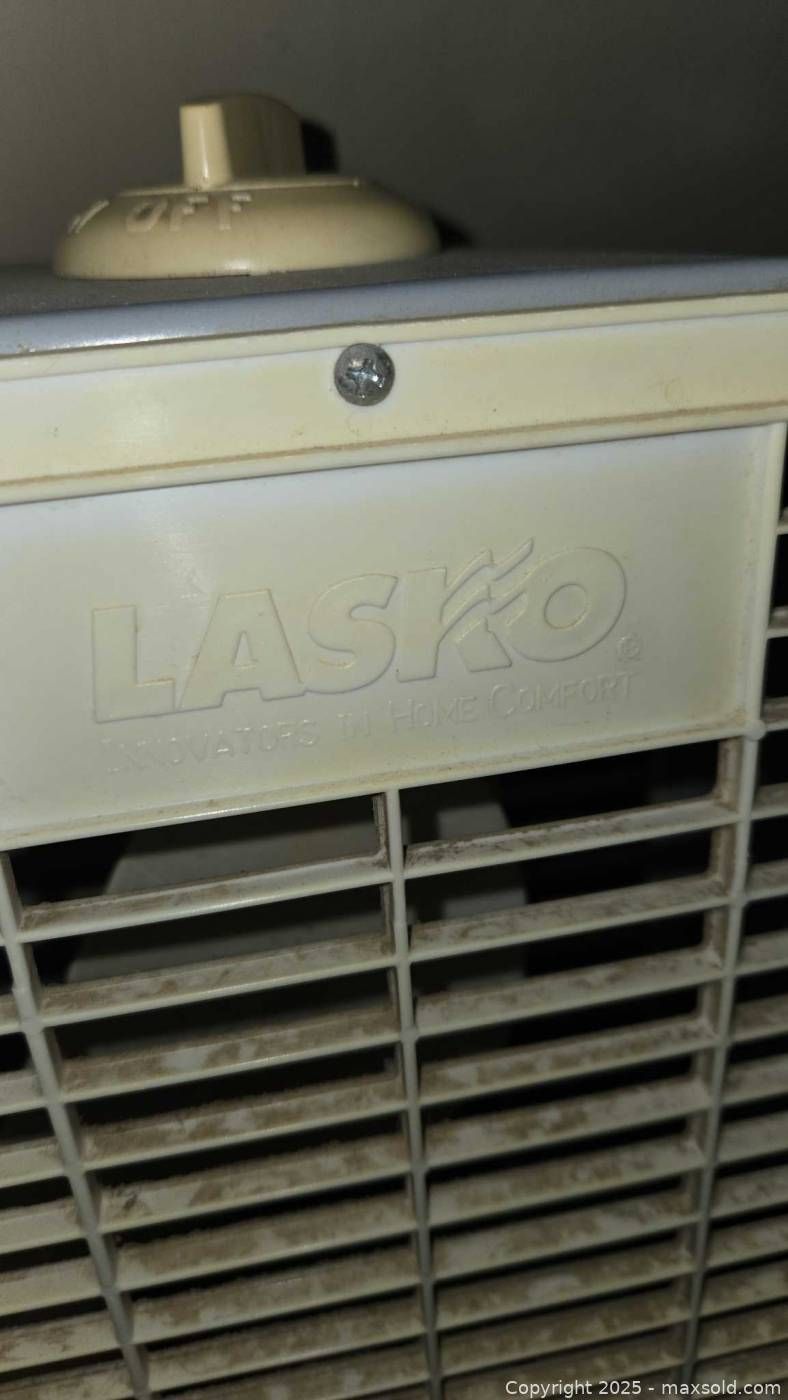 20-inch box fan and pedestal floor fan | Maxsold