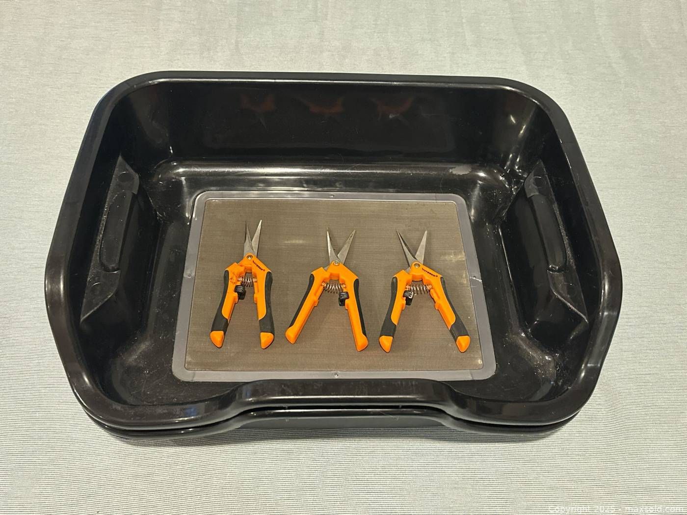 Harvest More Trim Bin with 3 Vivosun Pruning Scissors | Maxsold