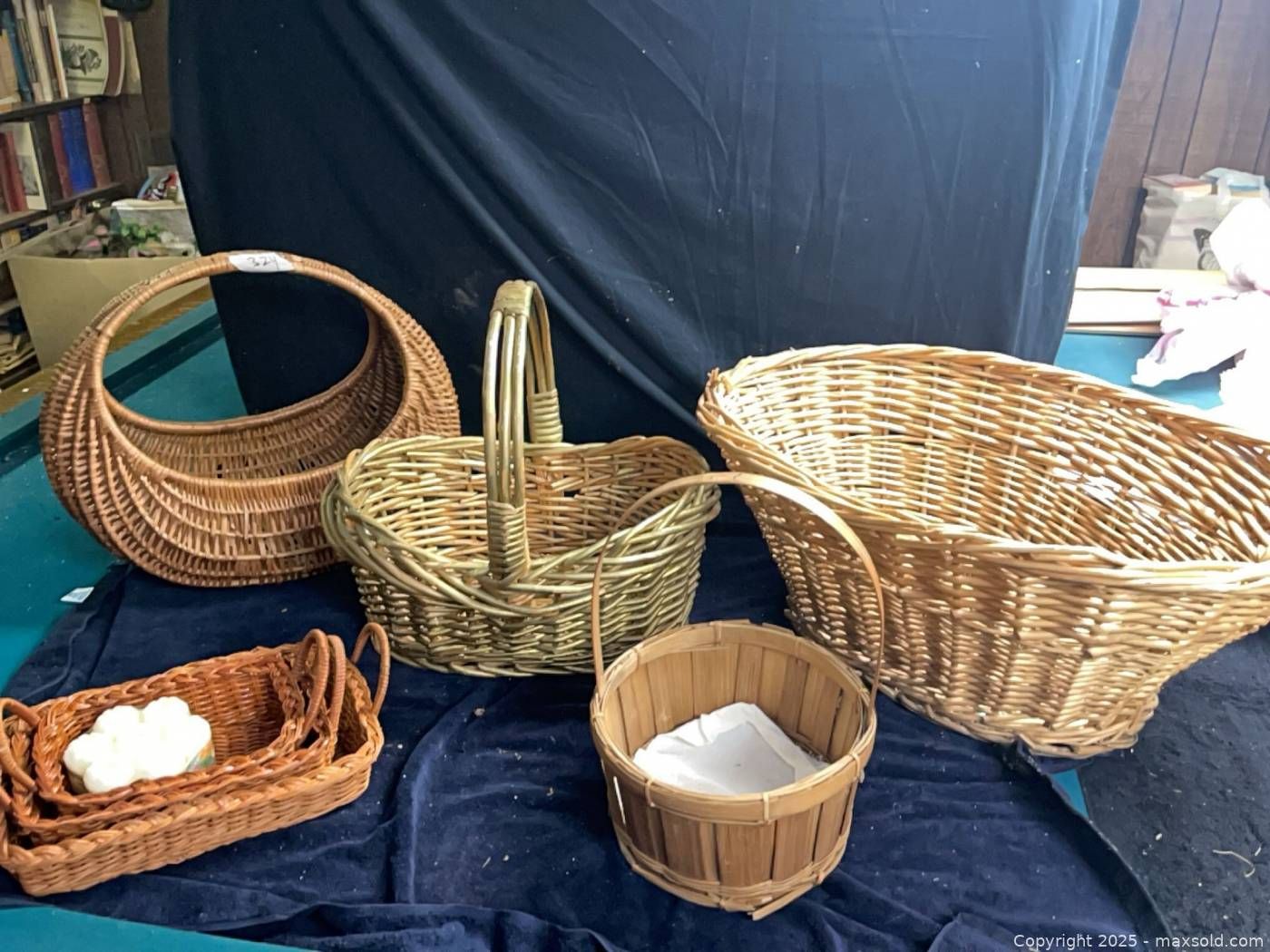 Seven woven wicker and rattan baskets and trays | Maxsold