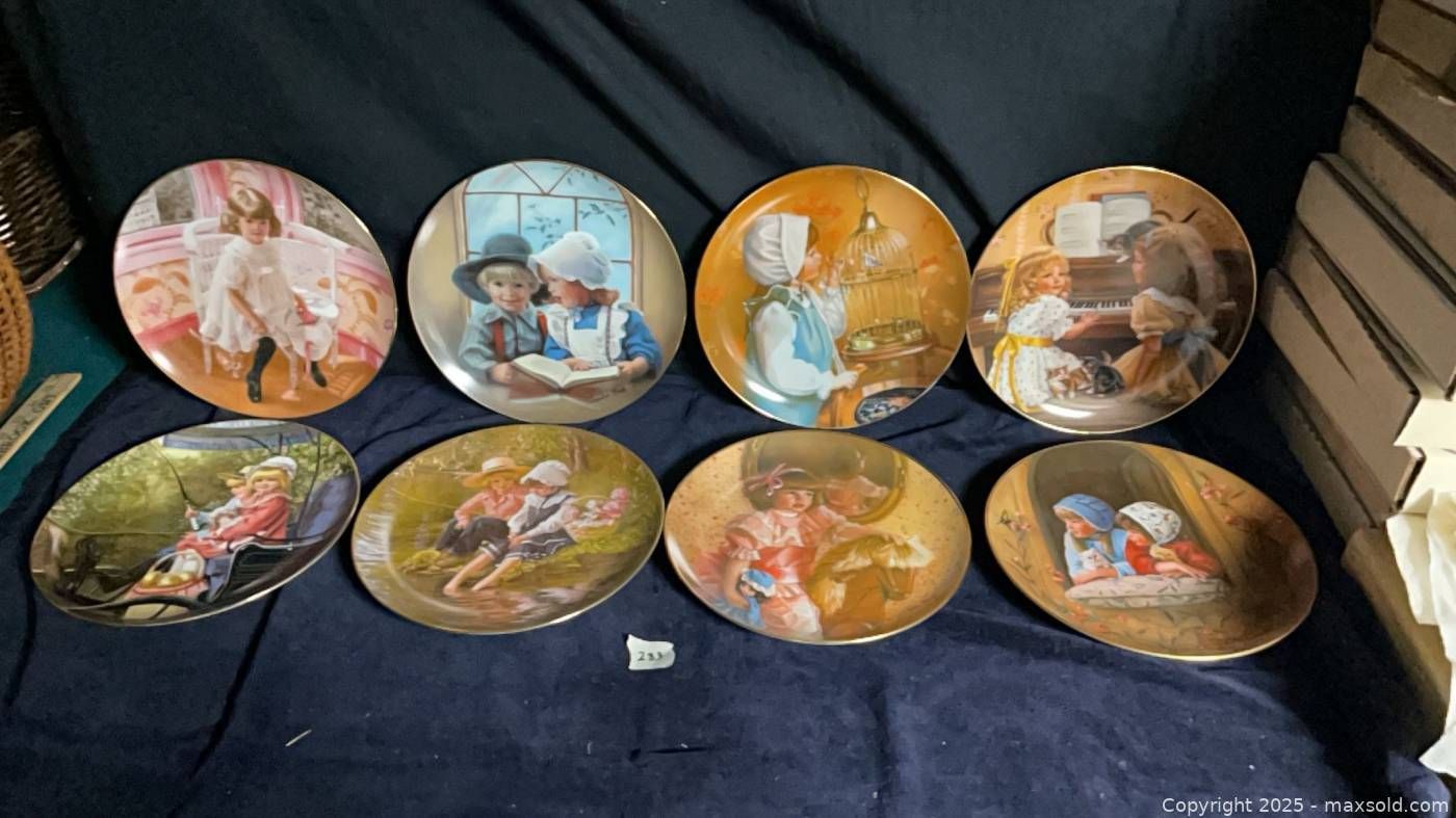 Sandra Kuck 9.5" Children Theme Plates x8 | Maxsold