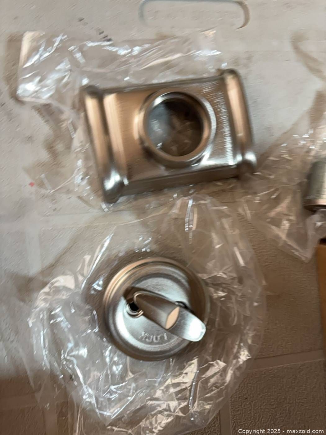 Weiser door handle and deadbolt set | Maxsold