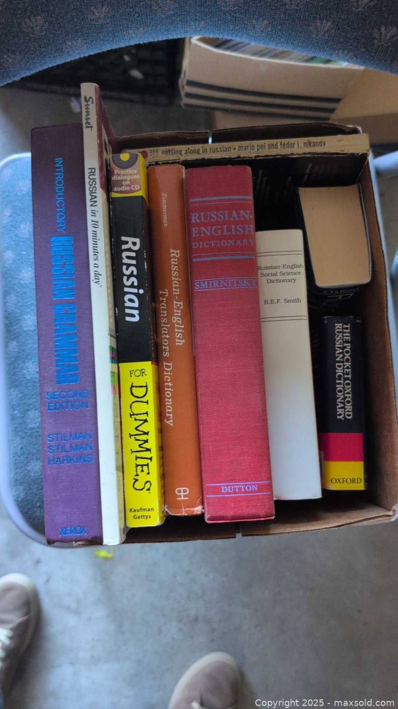 Vintage and modern Russian language books | Maxsold