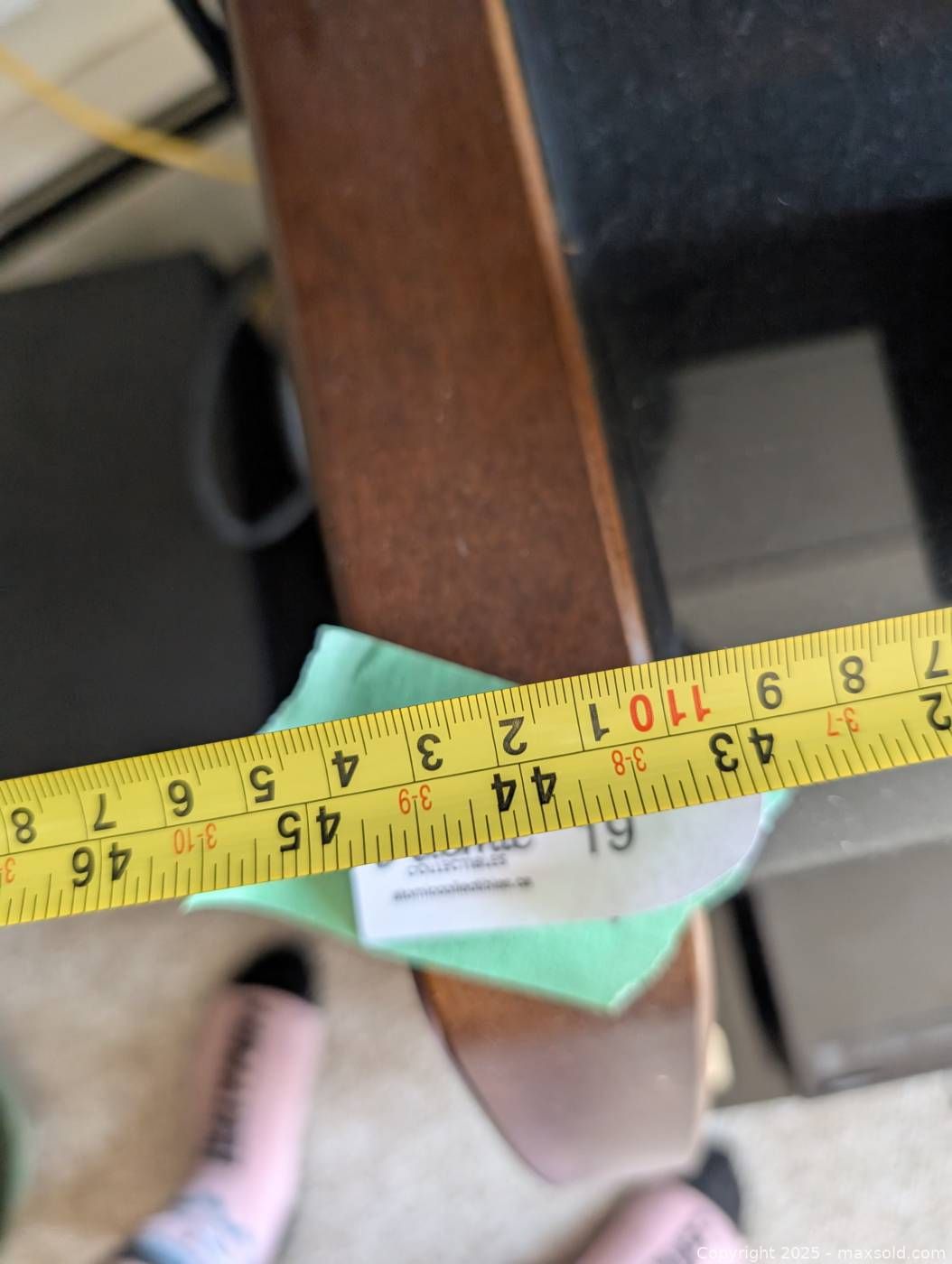 Sonax black glass TV stand with mount | Maxsold