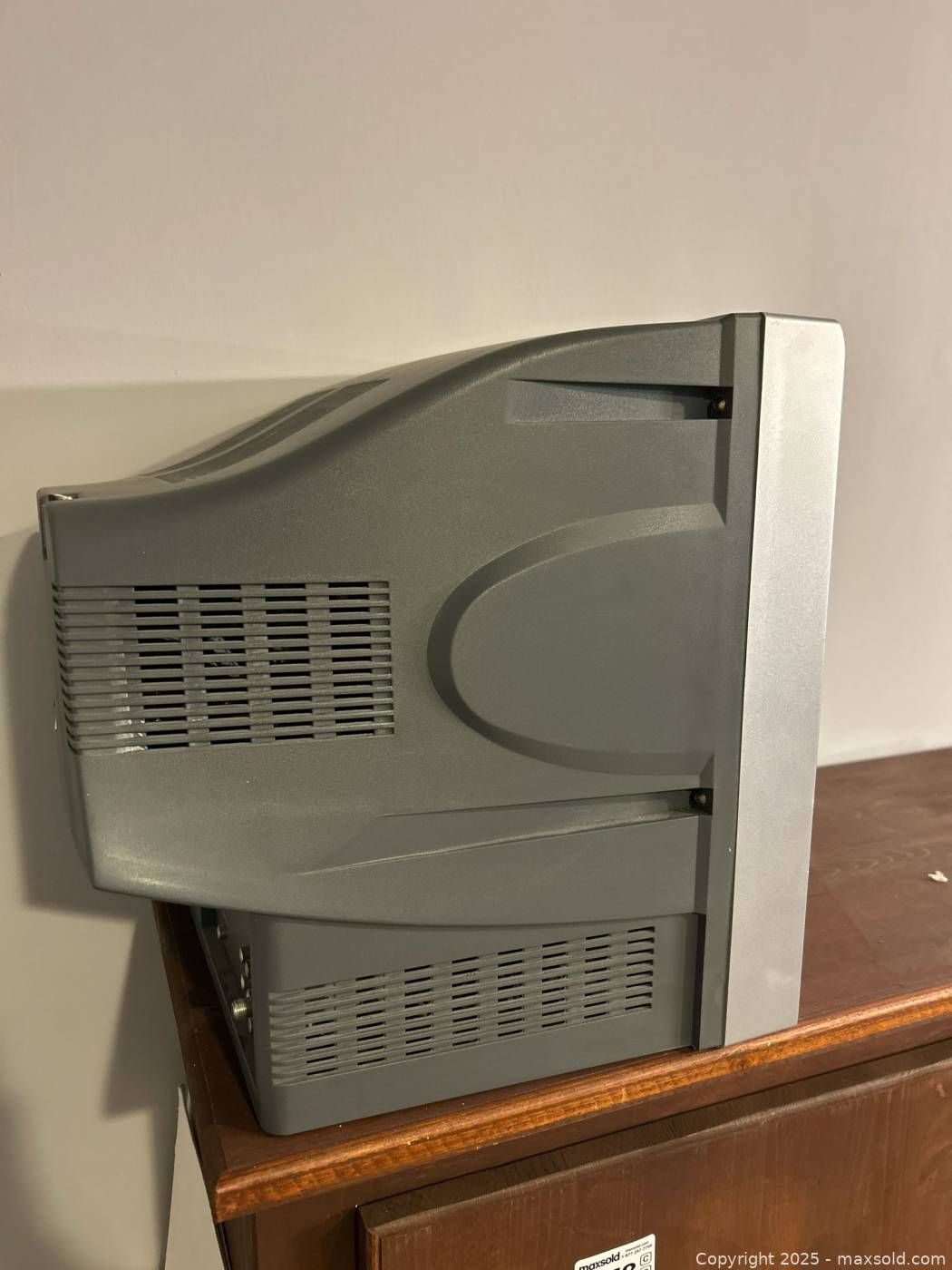 Electrohome 13" CRT TV/DVD Combo Model 13ED204R | Maxsold