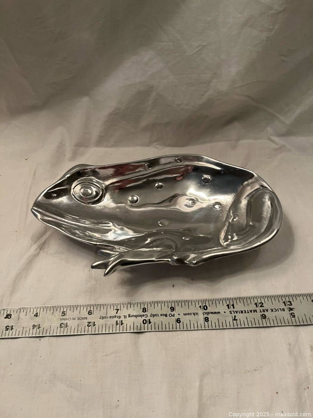 Silver-tone metal frog-shaped dish | Maxsold