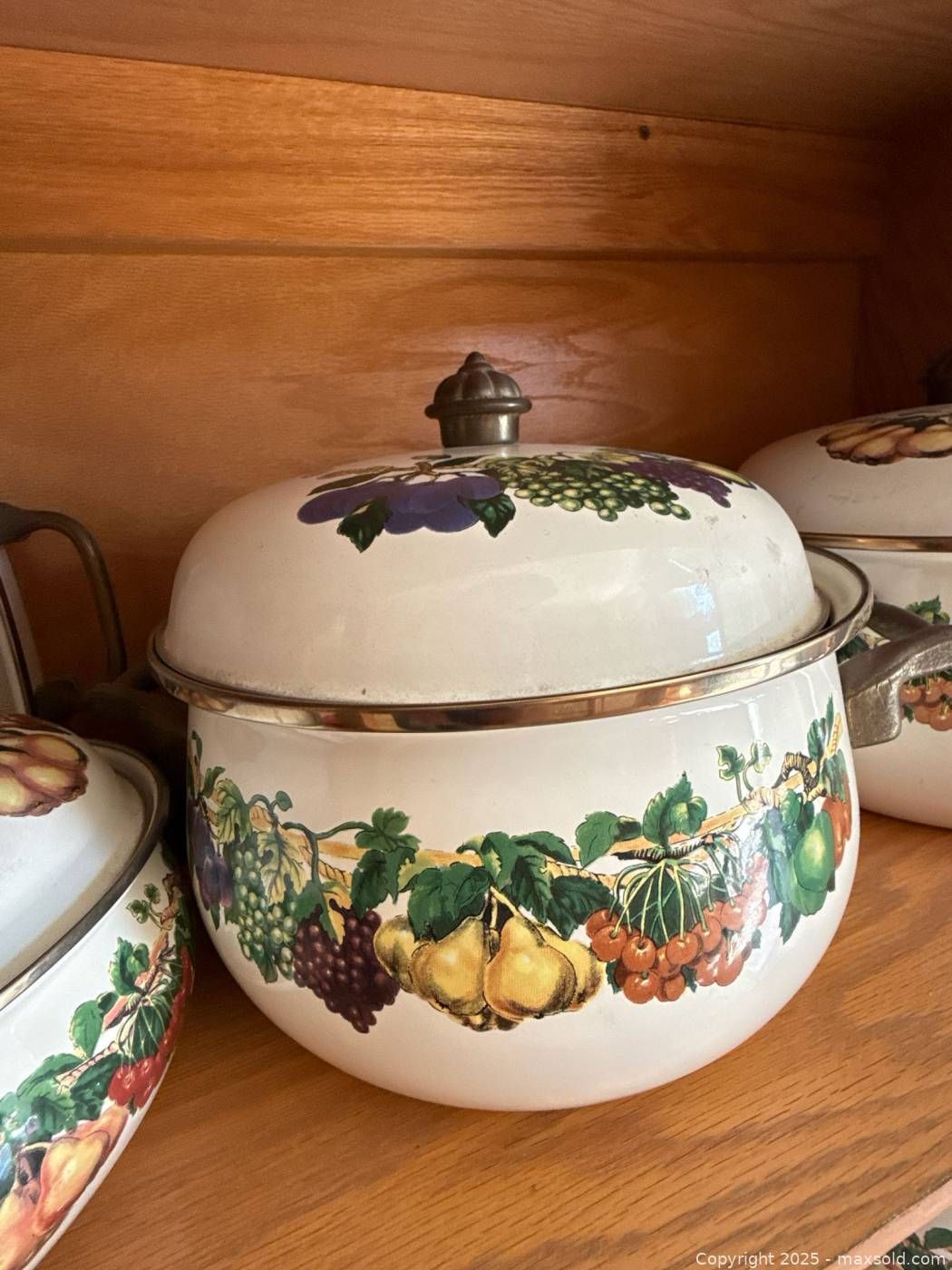 Tabletops Unlimited 7-piece enamel cookware | Maxsold