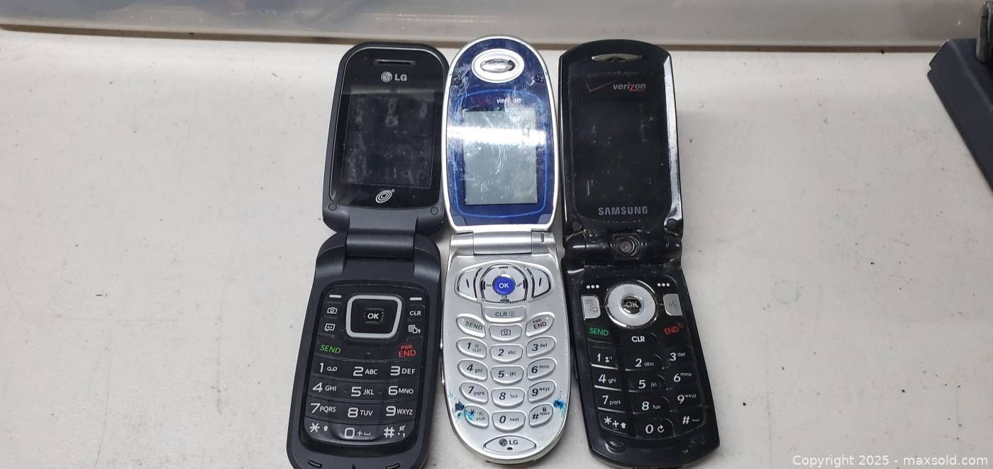 3 flip cell phones untested | Maxsold