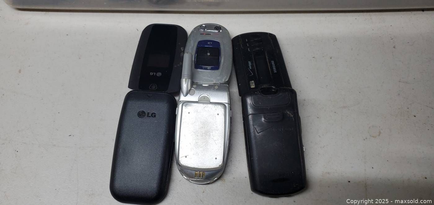 3 flip cell phones untested | Maxsold