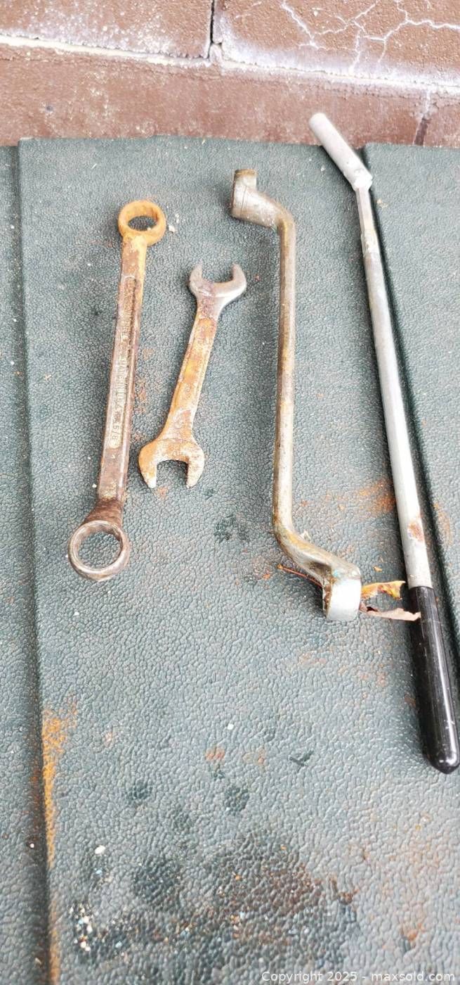 4 steel hand tools | Maxsold