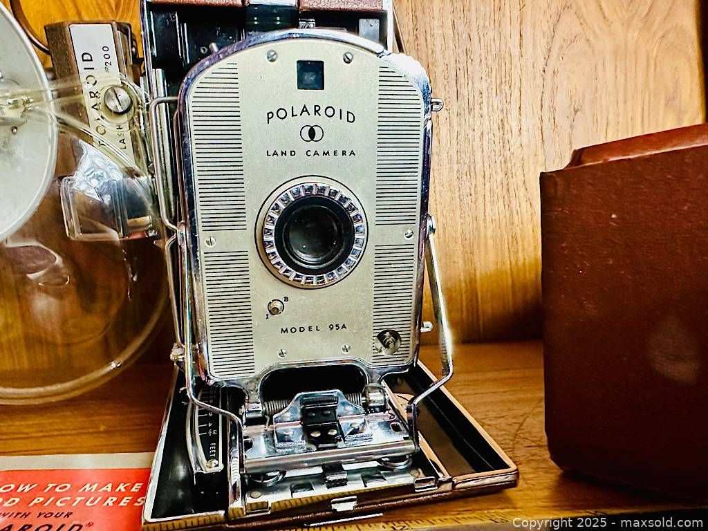 Vintage 1948 Polaroid Land Camera Model 95A Outfit with Flash and Case ...