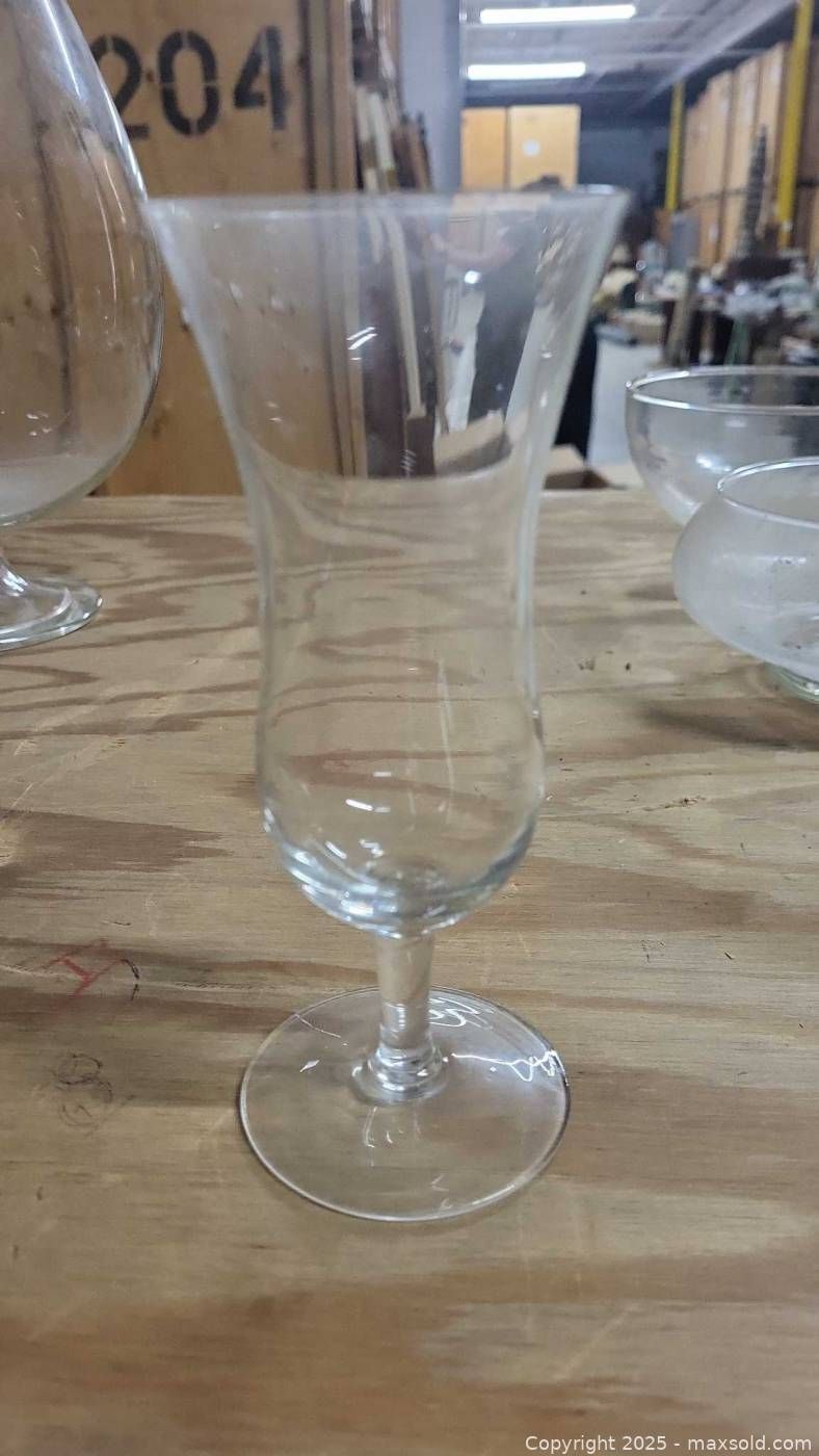 12 Crystal Hurricane Cocktail Glasses | Maxsold
