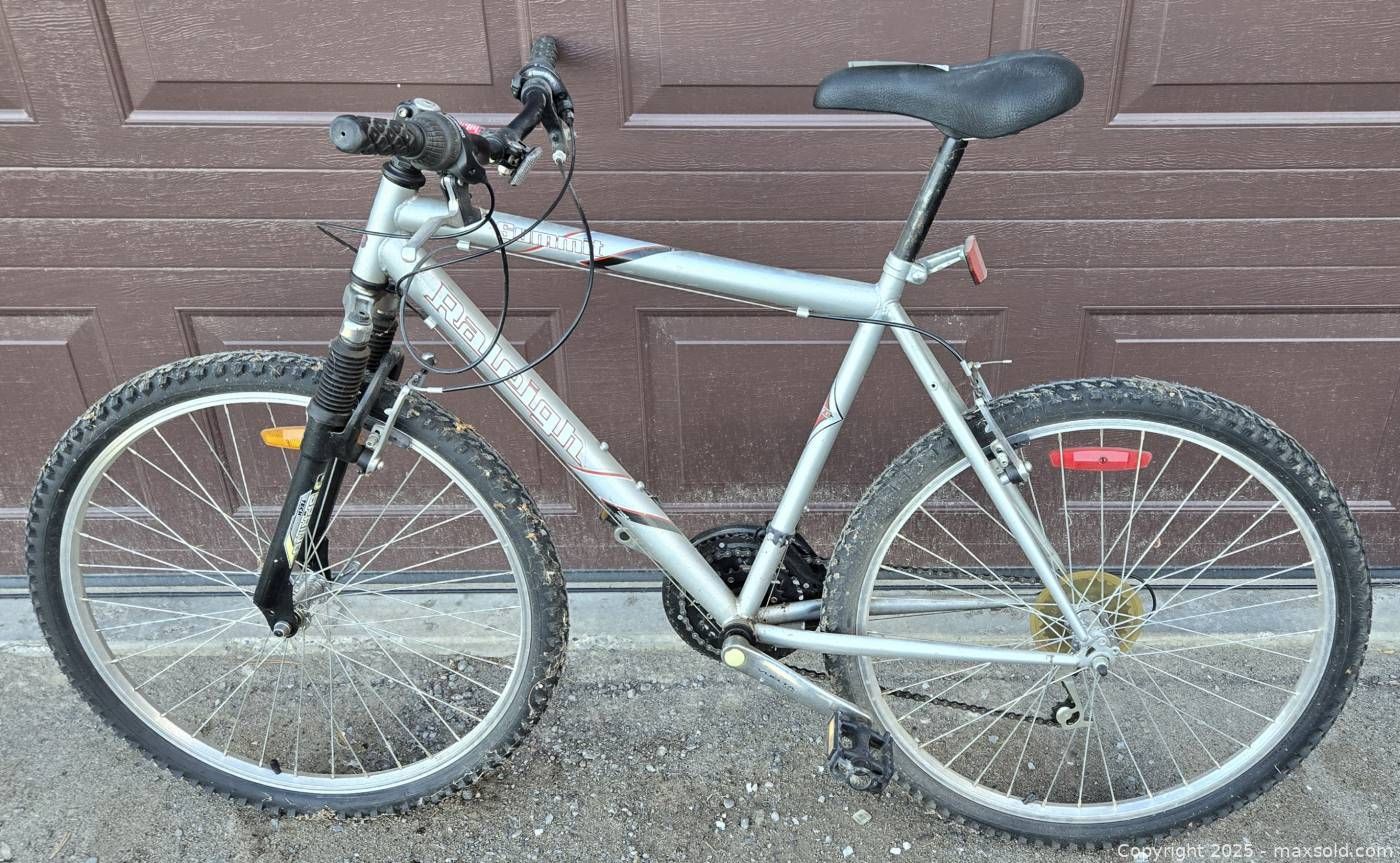 Raleigh Summit 26" 6-Speed Mountain Bike | Maxsold
