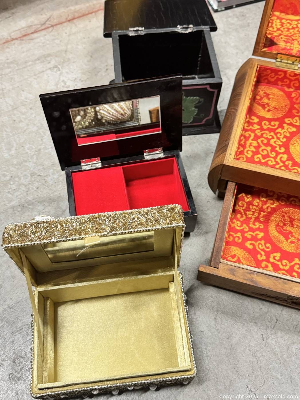 Four jewelry and keepsake storage boxes | Maxsold