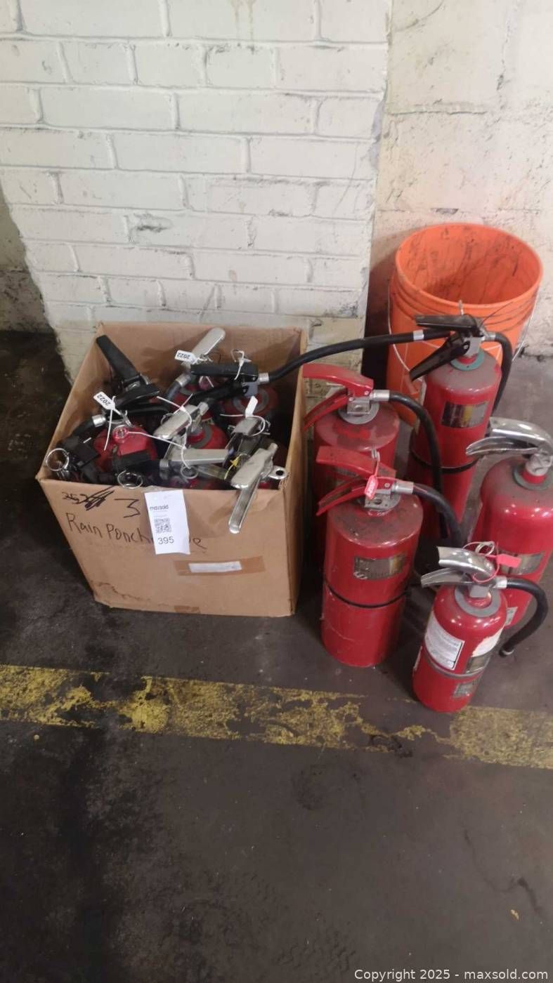 15 fire extinguishers assorted sizes | Maxsold