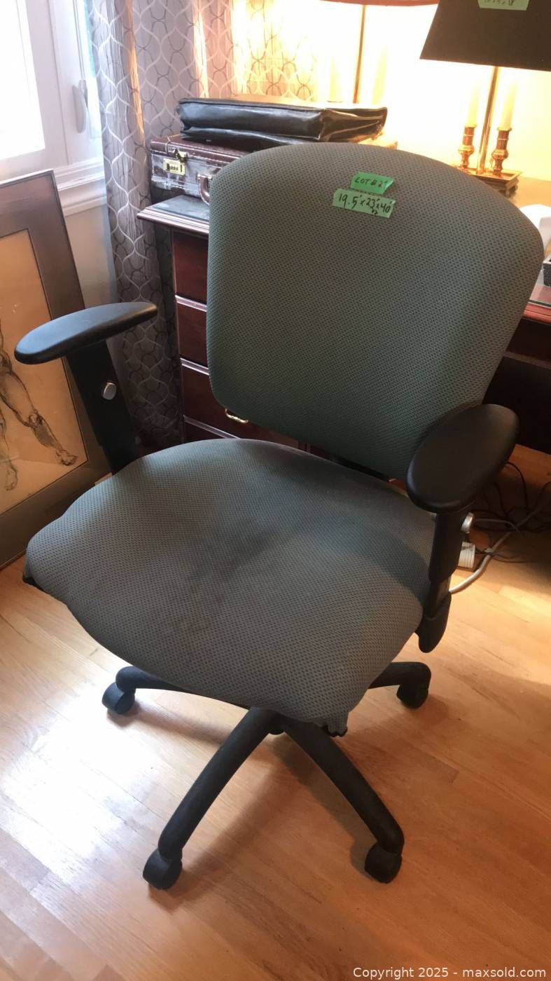 Upholstered swivel office chair with arms | Maxsold