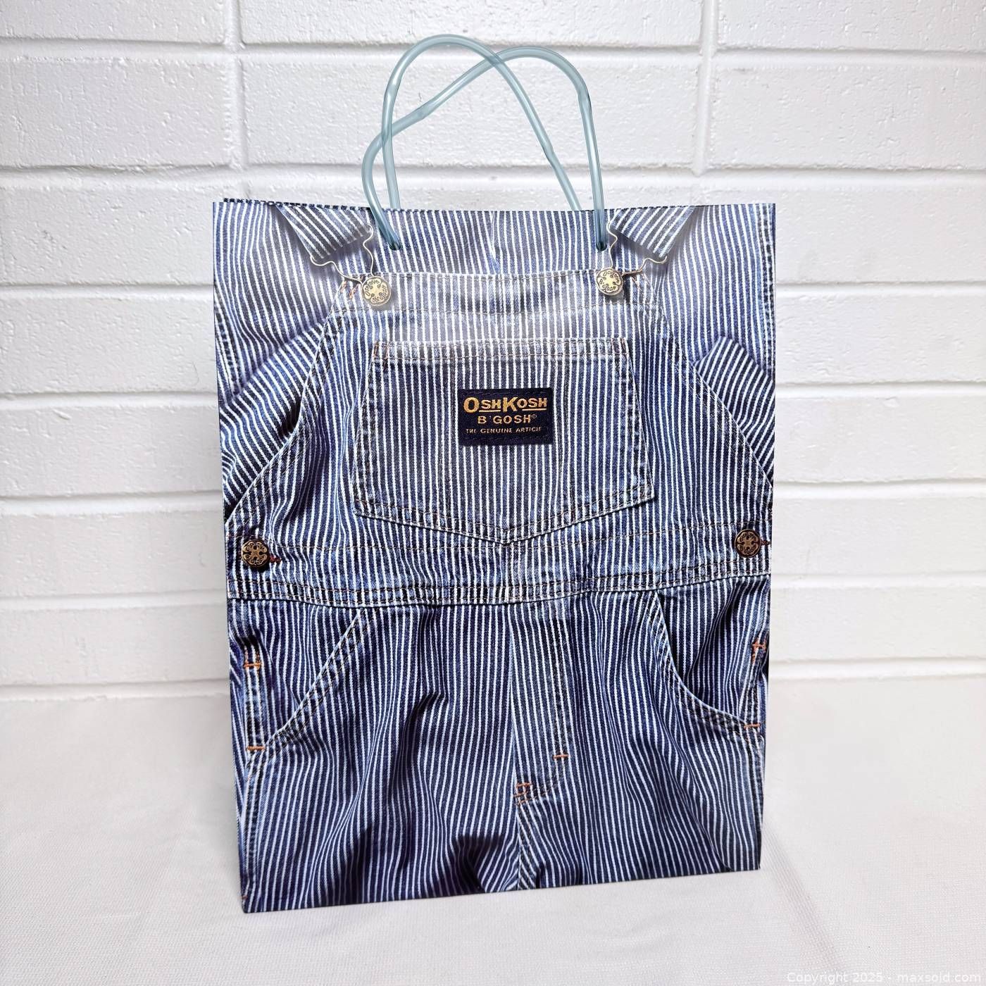 OshKosh B'Gosh paper shopping bags, 12 | Maxsold