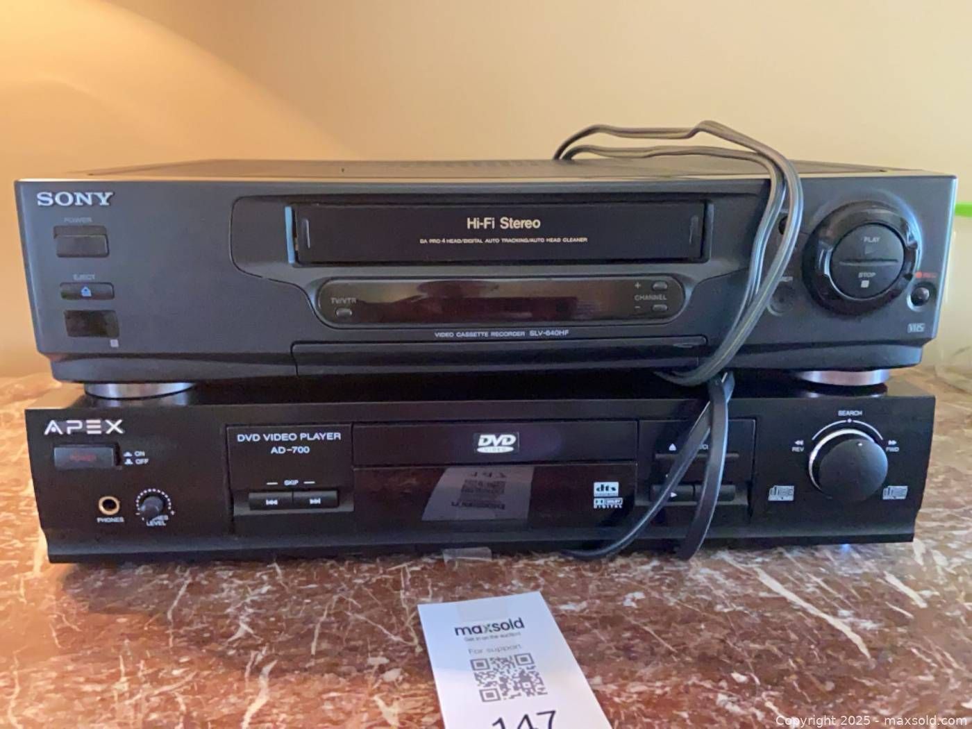 Sony SLV-940HF VCR and APEX AD-700 DVD Player | Maxsold