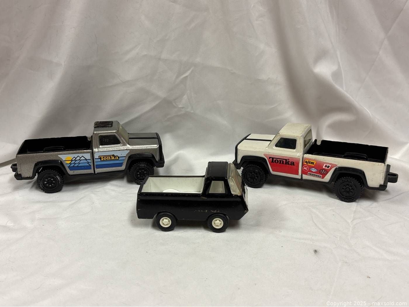3 vintage Tonka metal toy pickup trucks | Maxsold