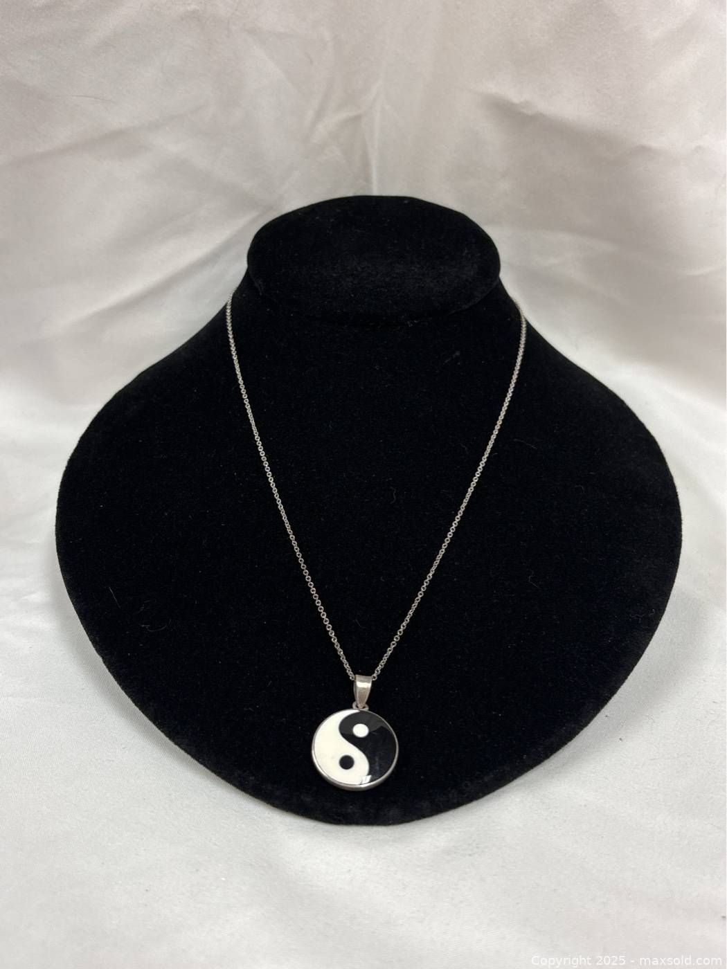 Sterling Silver 18" Chain with Yin Yang Pendant | Maxsold