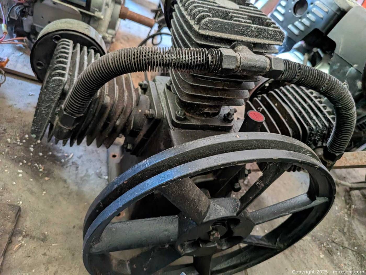 3-cylinder cast-iron air compressor pump | Maxsold
