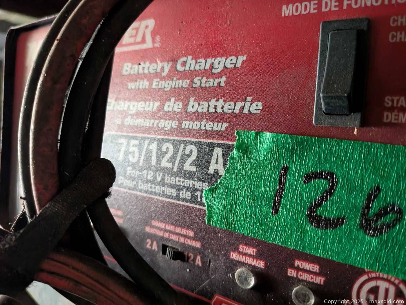 MotoMaster 12V Automatic Battery Charger 75A Engine Start | Maxsold